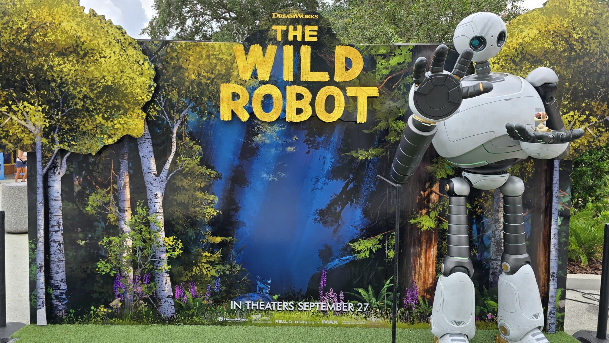 Roz & Brightbill from Dreamworks ‘The Wild Robot’ Movie Photo Op in ...