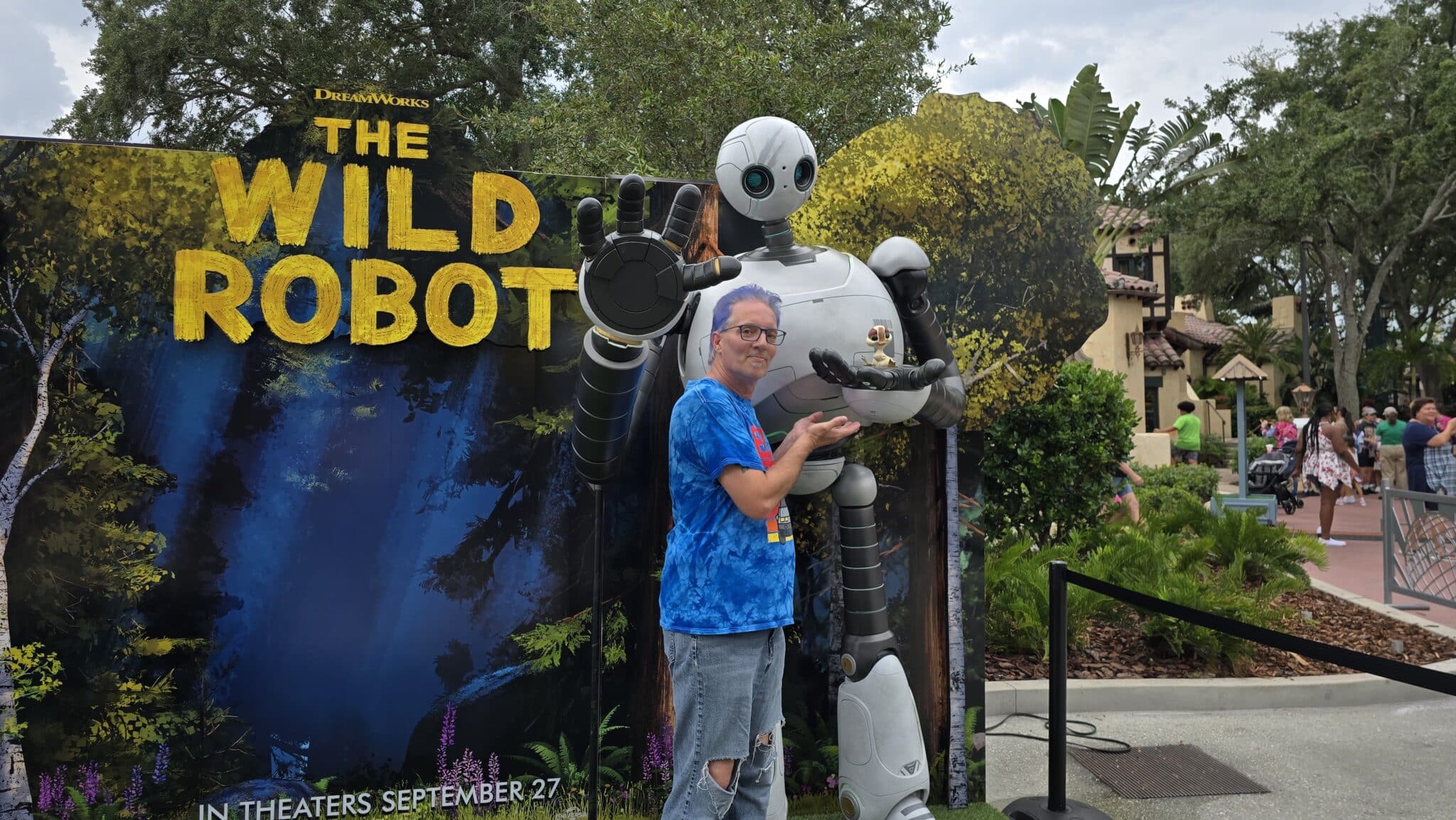 Roz & Brightbill from Dreamworks ‘The Wild Robot’ Movie Photo Op in ...