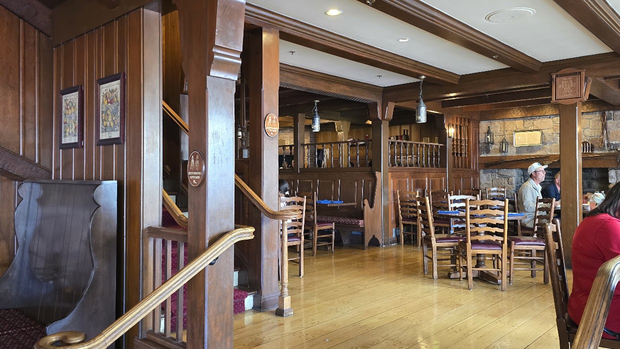 Walt Disney World Magic Kingdom Dining Menu “Liberty Tree Tavern” Lunch ...