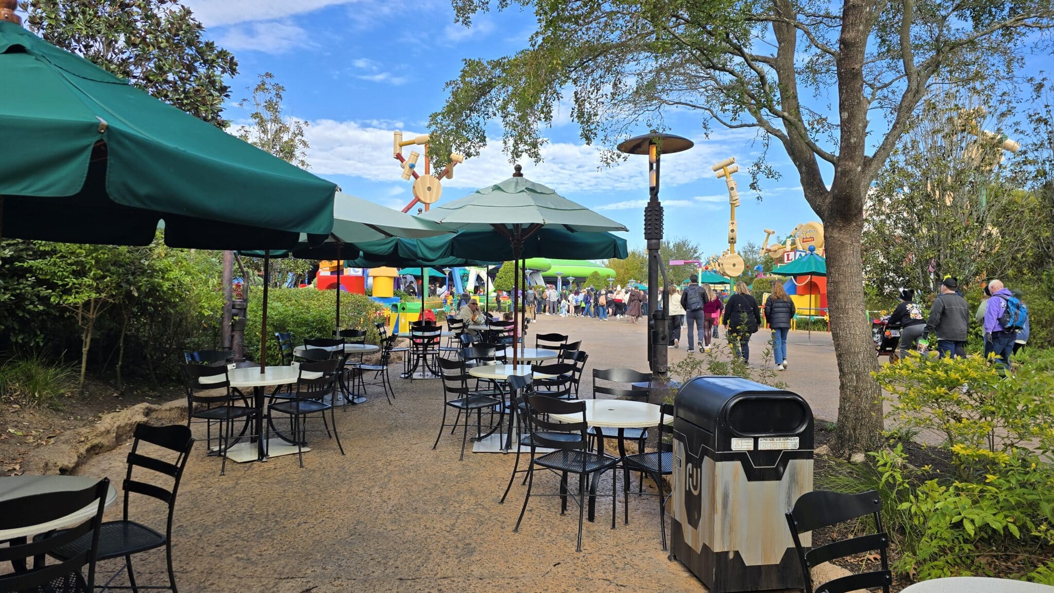 Seating Reopens at Woody’s Lunch Box—No Shade Added - Fantasy Land News