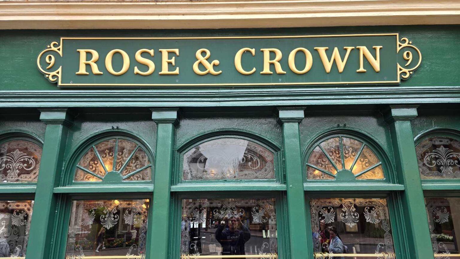 Walt Disney World Epcot Dining Menu “Rose and Crown” Lunch & Dinner ...