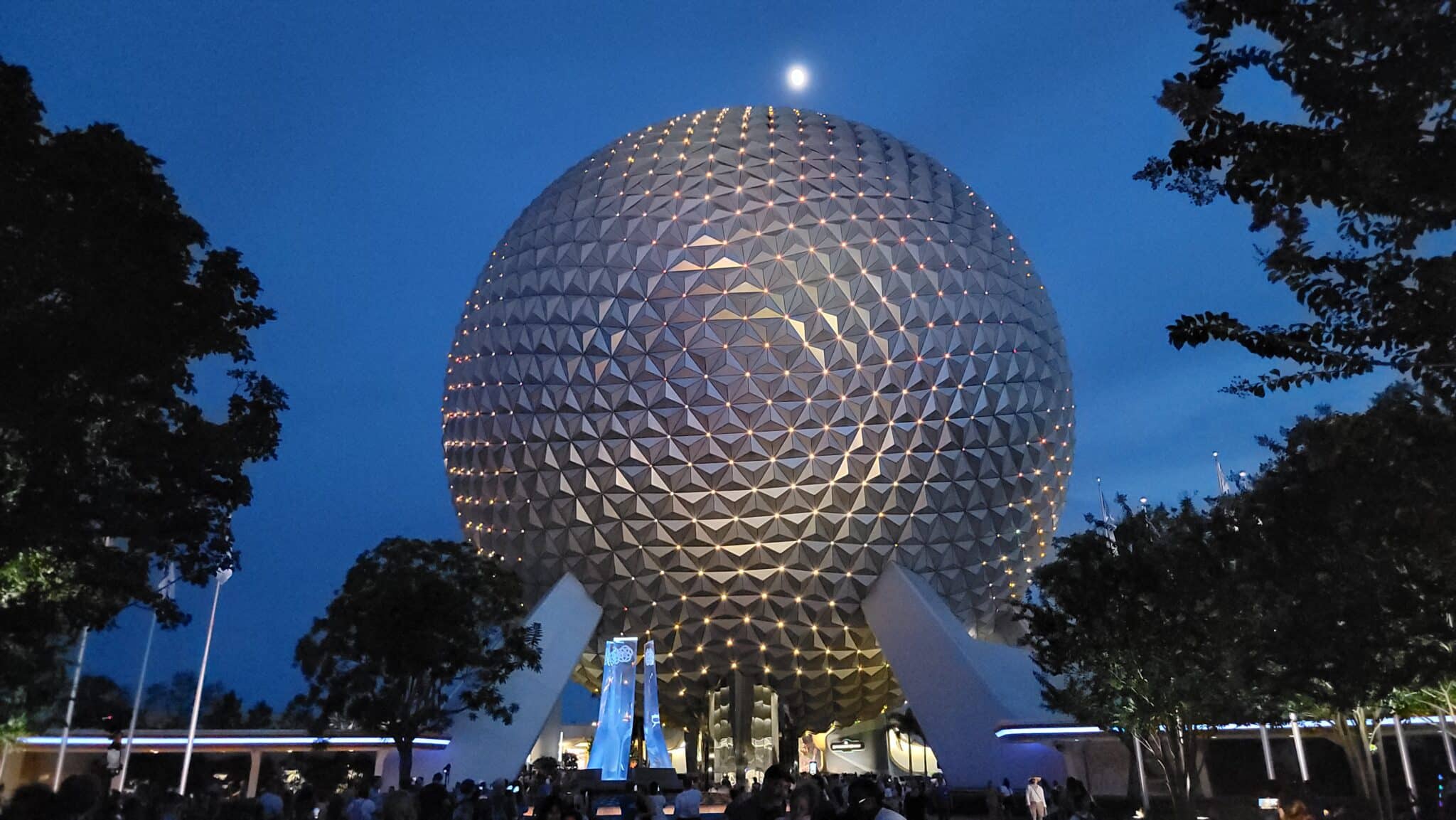 GEO-82: Epcot’s Adults-Only Lounge Inside Spaceship Earth - Fantasy ...