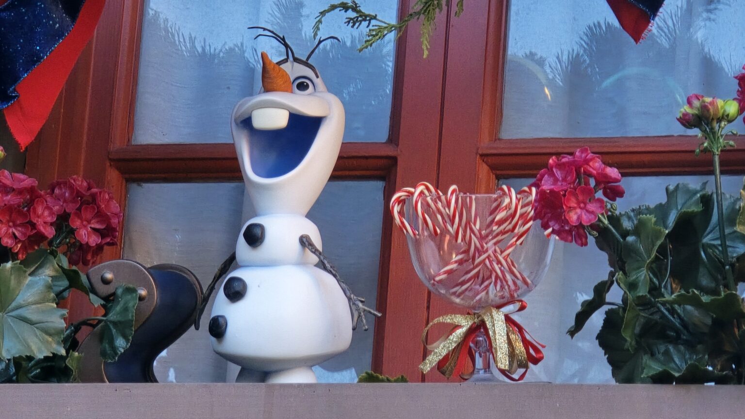 Where is Olaf in Epcot? Holiday Scavenger Hunt 2025 Guide - Fantasy ...