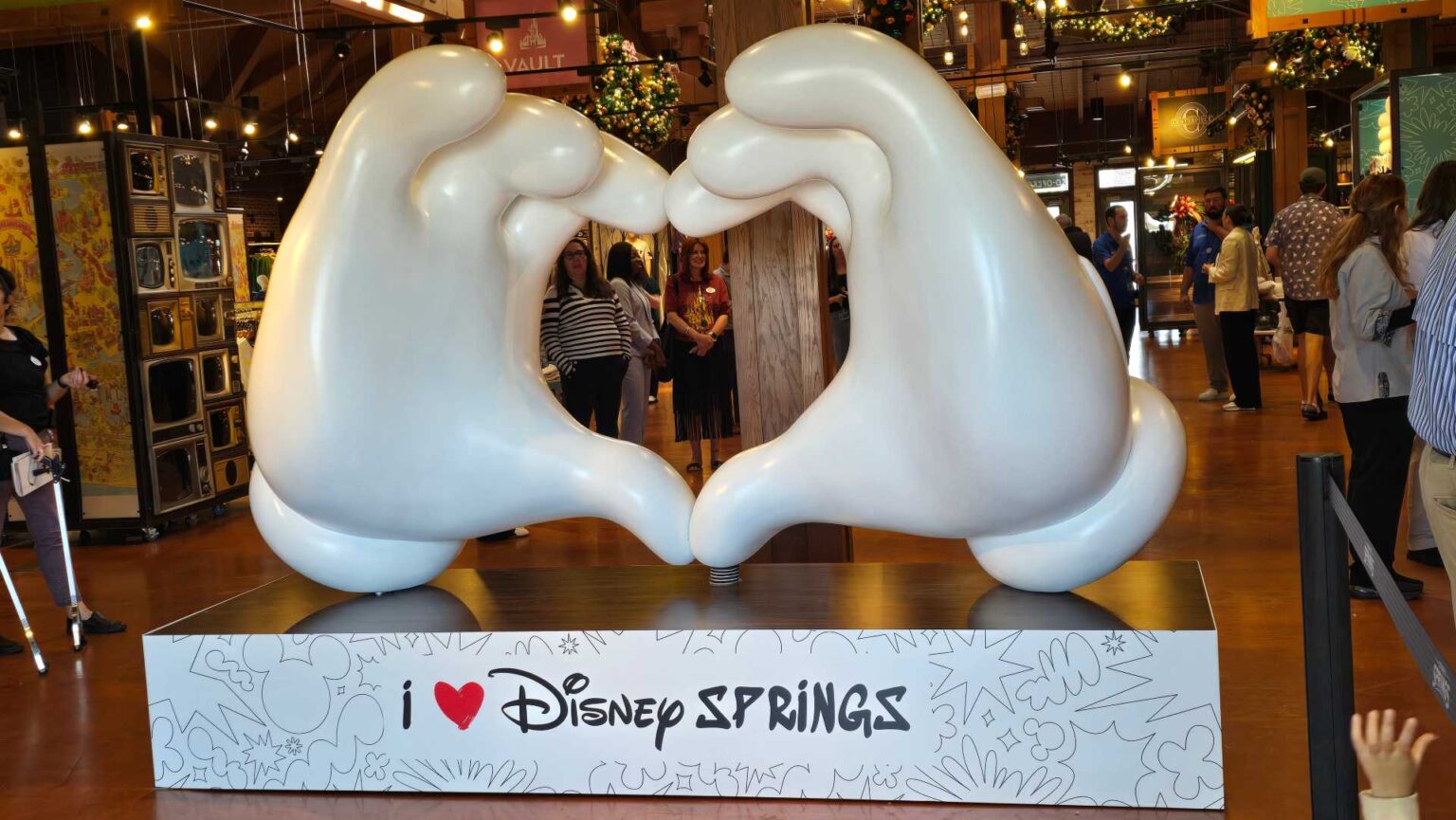 The Disney Drop Shop at Disney Springs, Bringing Pop Mart and Blind Box ...